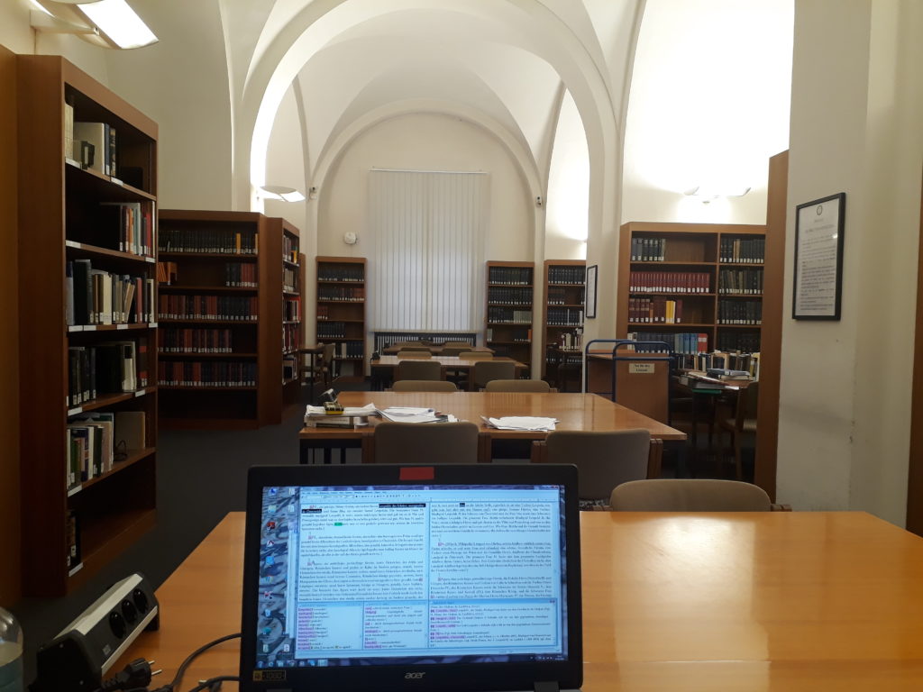 Pfiat di, München! ’schüß, Hamburg! – Performanz von Heiligkeit